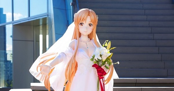 Life-Size Asuna Statue in Wedding Dress on Display in Tokyo Department ...