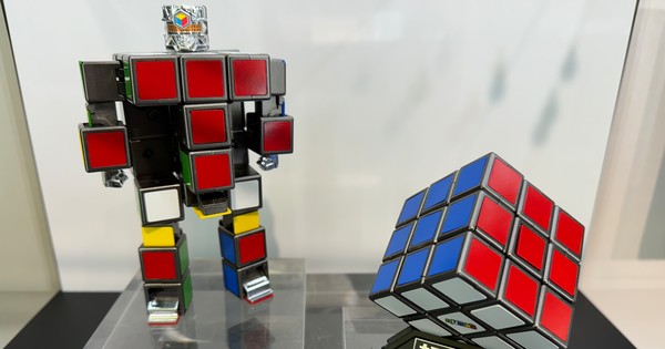 The Rubik's Cube Now Transforms Into a Robot, Thanks to Bandai Spirits ...
