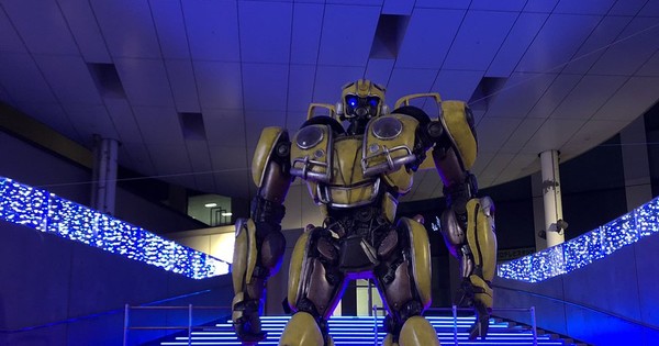 Life-Size Transformer Bumblebee Erected Near Life-Size Gundam in Odaiba ...