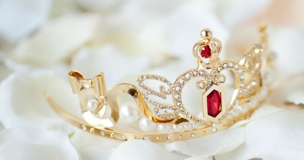 Get Married in An Official Sailor Moon Wedding Tiara - Interest - Anime ...