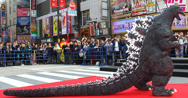 Godzilla, Crayon Shin-Chan, Eagle Talon Characters Walk the Red Carpet ...