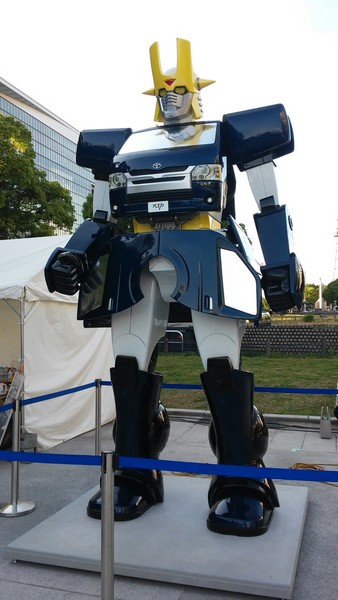 Toyota's Transforming Robot Van Promotes Traffic Safety - Interest ...