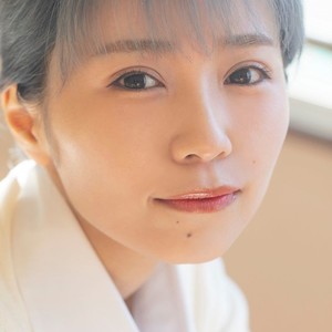 Hikari : la chanteuse et cosplayeuse conquiert le cœur des fans en ...