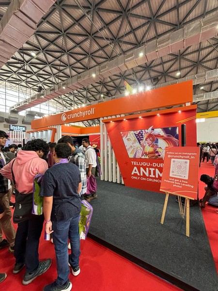 Fans Faced Off Like Gojo and Geto at Crunchyroll's Booth at Hyderabad ...