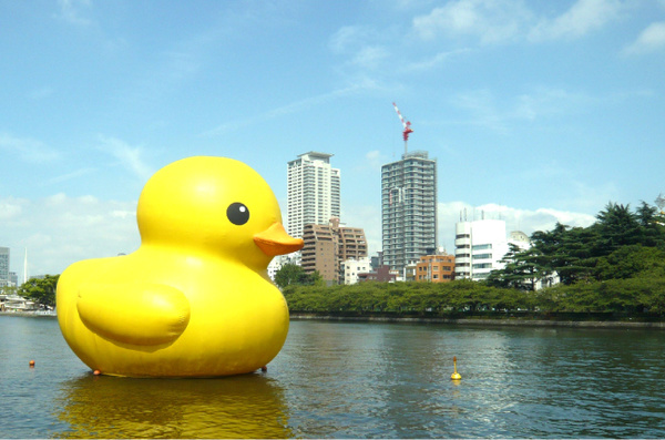 9.5-Meter Rubber Duck Raised in Osaka for Quake Charity - Interest ...