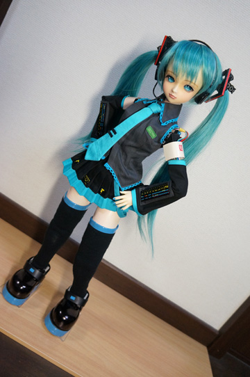 60-Centimeter/2-Feet Hatsune Miku Robot Doll Dances in Video - Interest ...