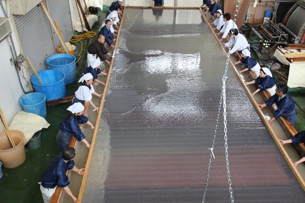 Takehiko Inoue Helps Make Record-Breaking Sheet of Japanese Paper ...