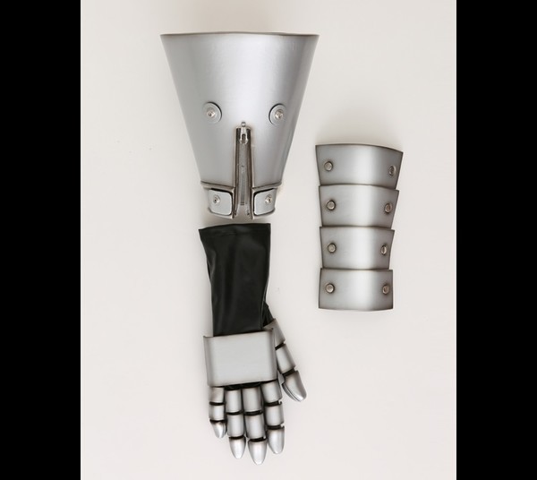 High-Quality Fate/stay night Saber Dress and Armor Costs US$4,000 ...