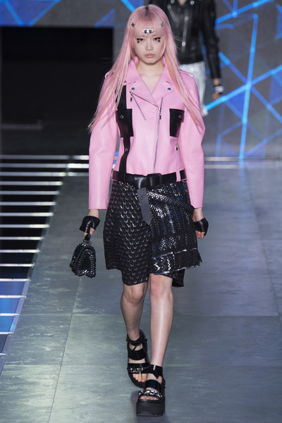 FFXIII's Lightning Models Louis Vuitton Video Game-Themed Collection ...